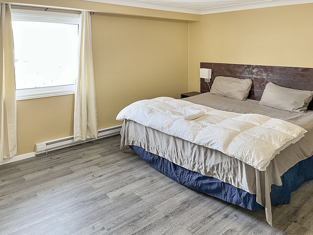 Beautiful Apt ,6 Mins To Costco & Many Restaurants - Greater Sudbury