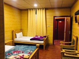 Quarto Twin | Ferro/tábua de engomar 