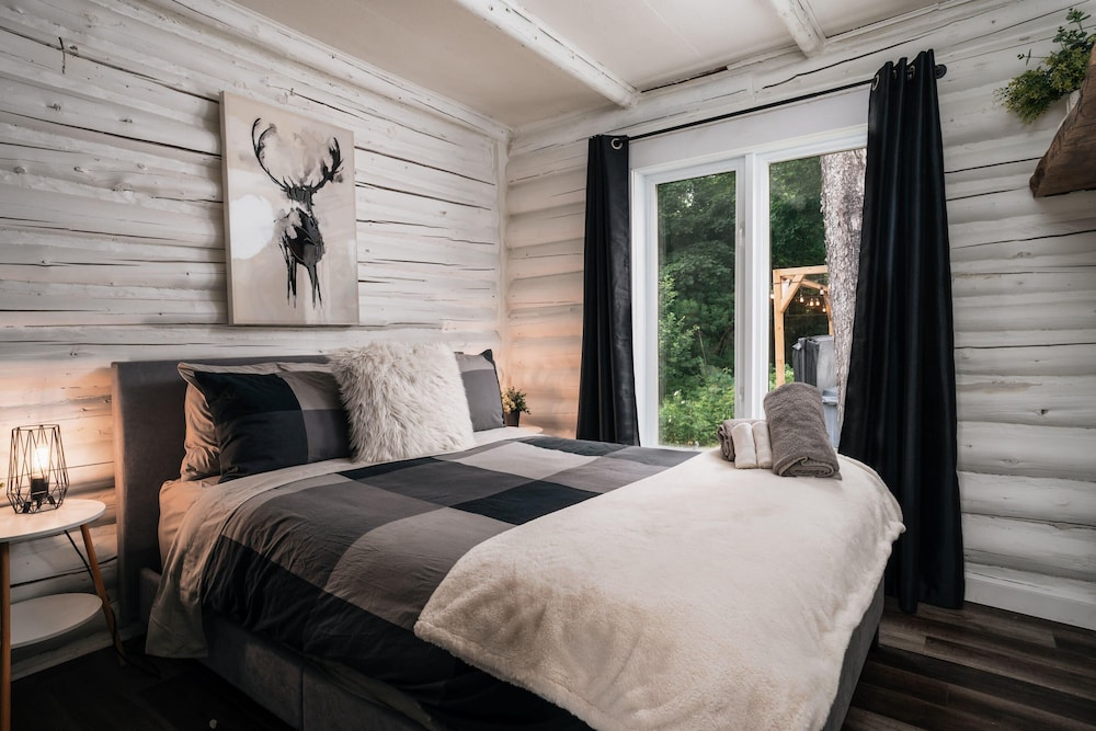 Stylish Tremblant Escape -Hot Tub-fireplace-nature - Laurentides