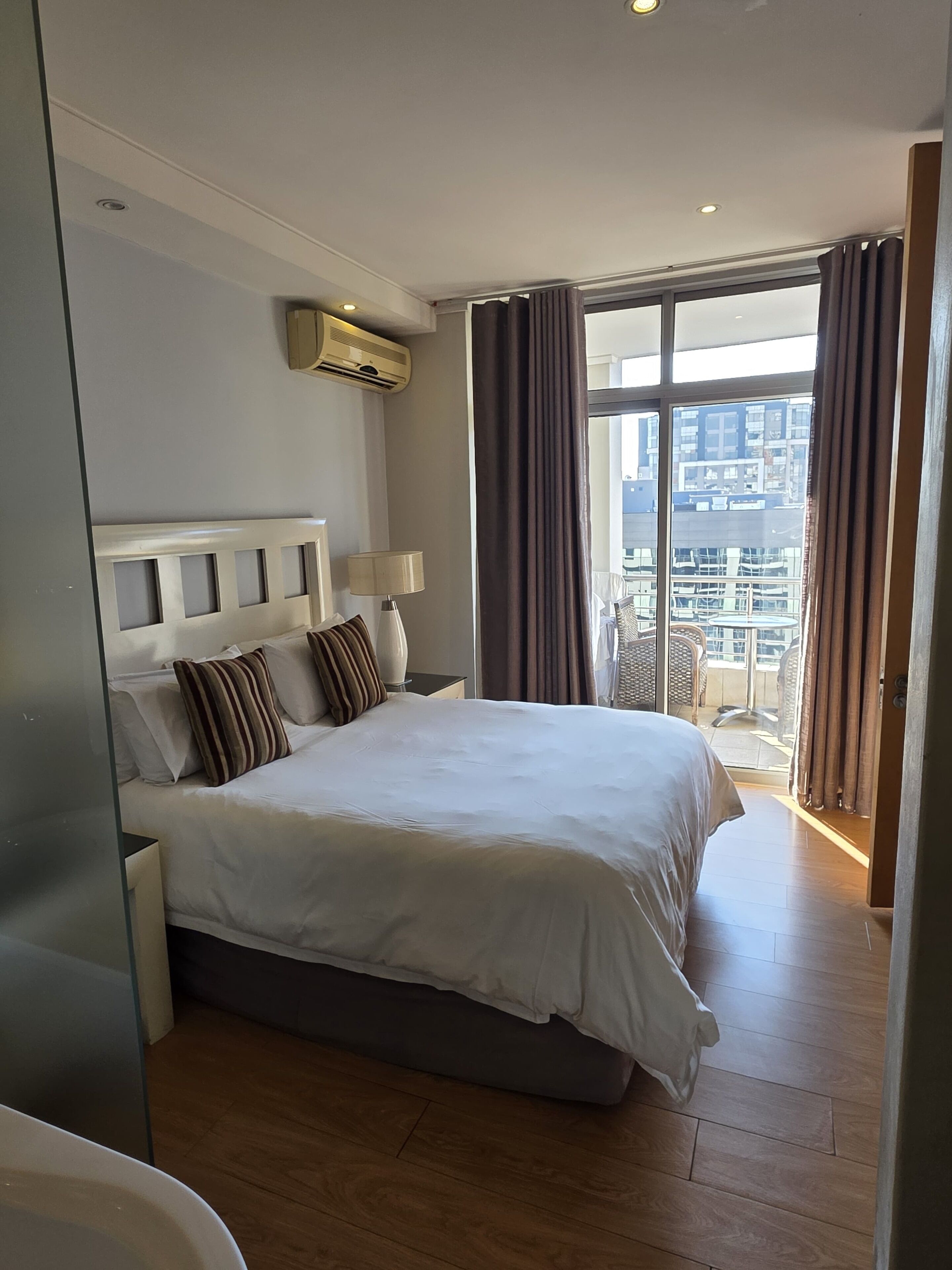 Luxury Glass Apartment With Panoramic Sandton Views - Sandton