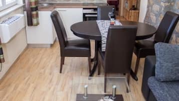 Apartamento (Apartment Any - One Bedroom Apartment) | Sala | Televisor