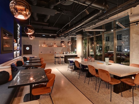 Bar (no alojamento). Tribe Paris Saint Ouen