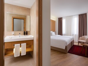 Quarto Privilege, Quarto, 2 camas individuais | Roupa hipoalergénica, cofre no quarto, secretária 