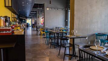 Pequeno-almoço tipo buffet diário (9990 CLP por pessoa)