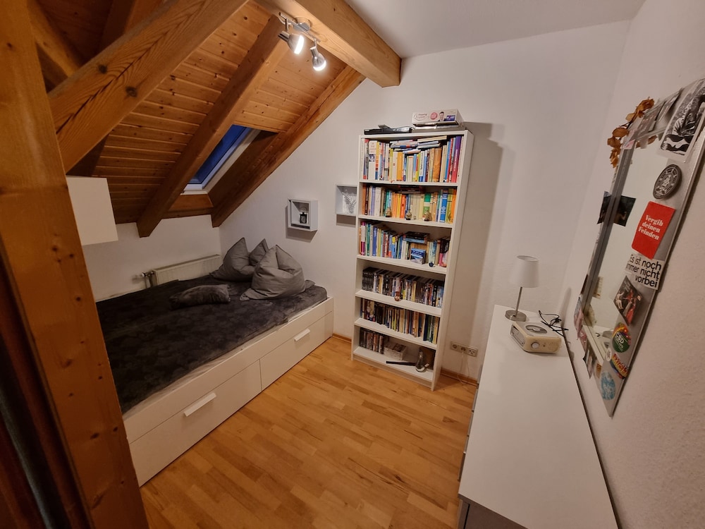 Cozy Attic Apartment 10 Minutes Away From The Old Town - Erfurt