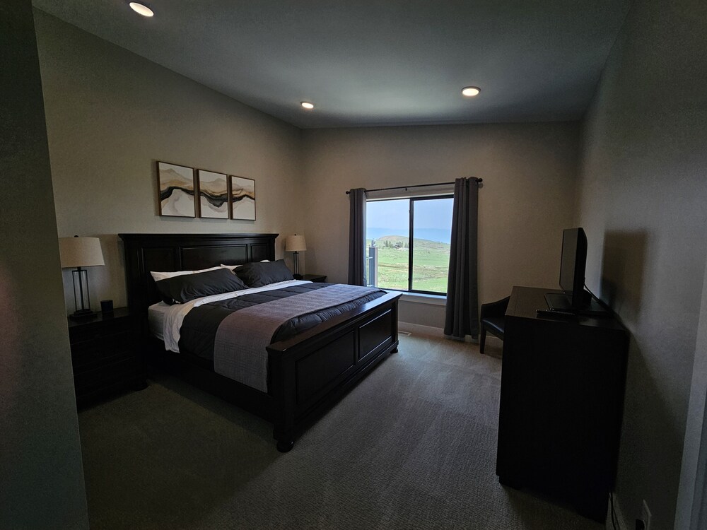 MODERN BEAR Lake House with incredible lake views! - Fish Haven | Vrbo