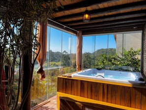 Bungalow Familiar, 2 quartos, banheira de hidromassagem grande | Banheira de hidromassagem