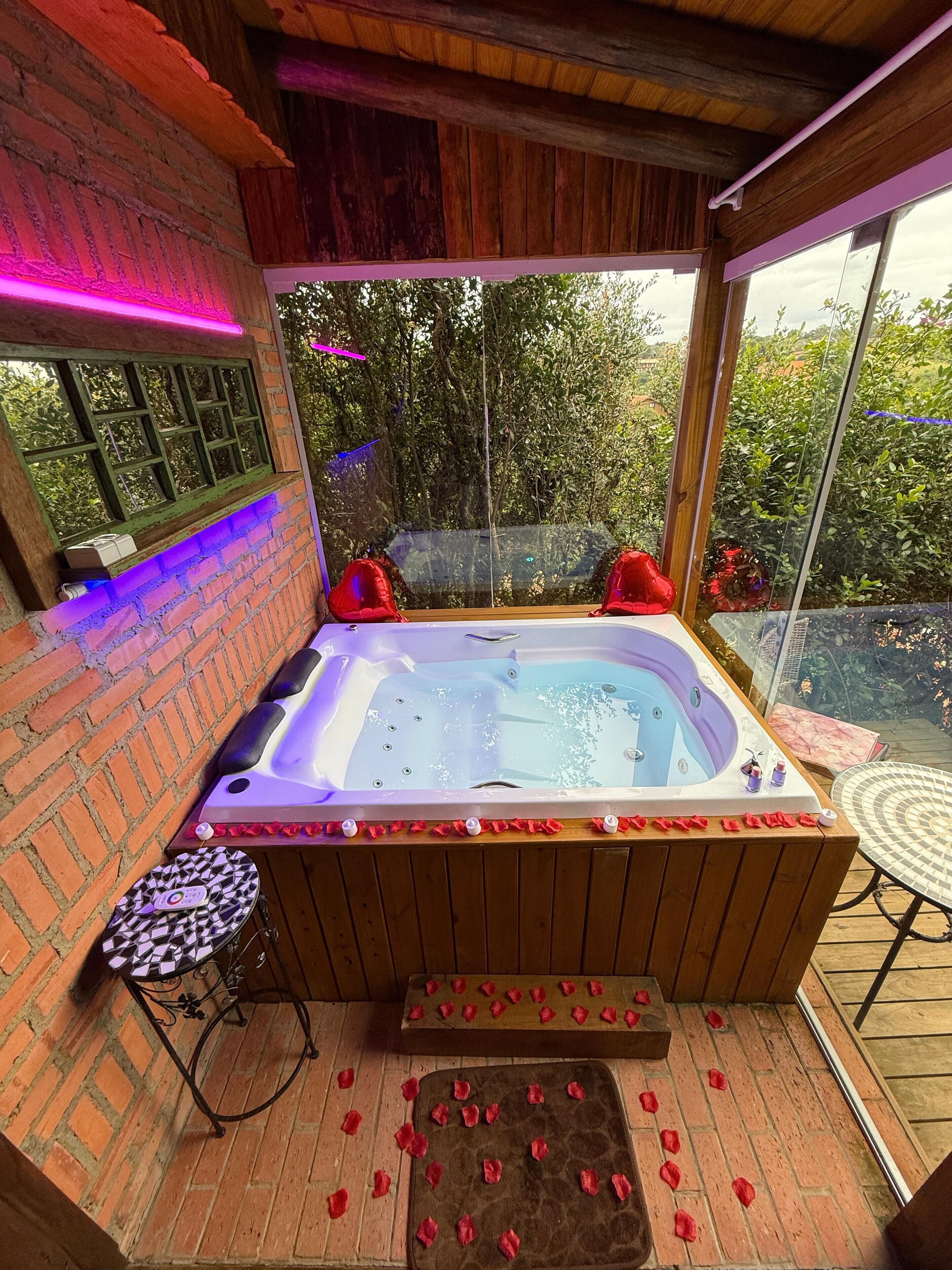 Cabana de Madeira Exclusiva, 1 quarto, banheira de hidromassagem | Banheira de hidromassagem privativa