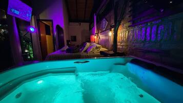 Chalé exclusivo, banheira de hidromassagem | Banheira de hidromassagem particular