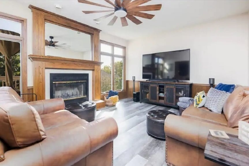 Home W/hot Tub -Spacious, Quiet Neighborhood Near Des Moines, Ia. - Ankeny, IA