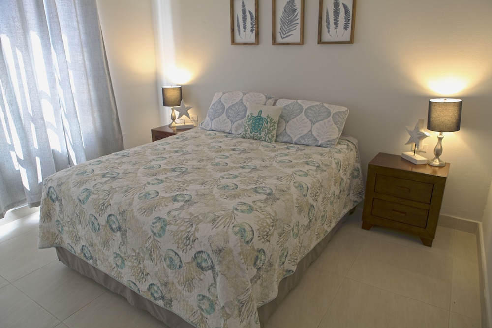 Wayaca Retreat - renovated, new pool, minutes from beaches, in a quiet ...