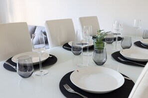 Apartamento Deluxe | Refeições no quarto