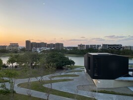 Quarto Duplo Superior | Edredões de penas, cofre no quarto, secretária 