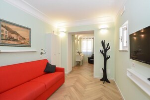 Estúdio design | Área de estar | TV de tela plana 32 polegadas com canais via satélite, TV