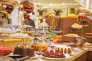 Café da manhã com buffet grátis todos os dias