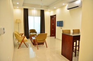 Suite | Cofre no quarto, secretária 