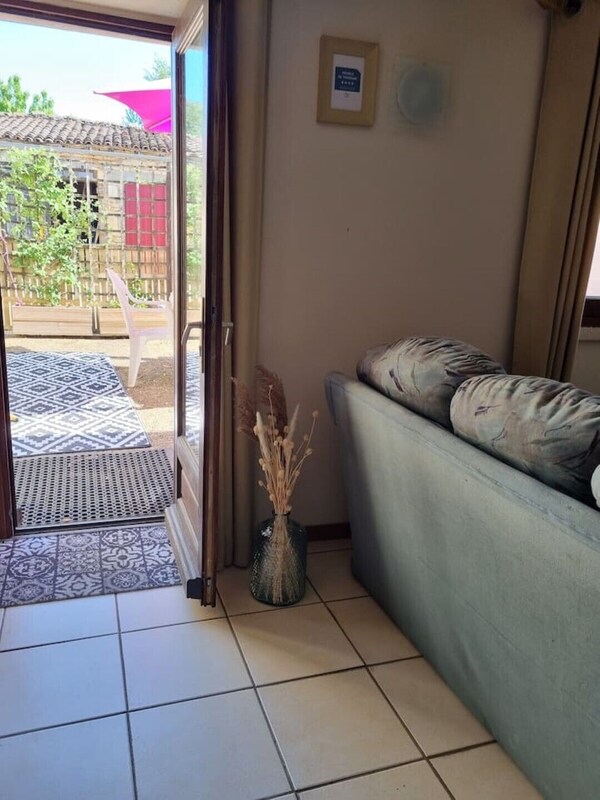 'Felicia' 2 Bedroom Family Gite With Shared Hot Tub & Swimming Pool - Melle, France