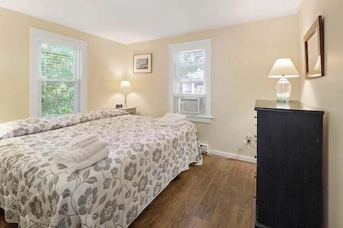 The Roost With Private Path To Beach - Brewster, MA