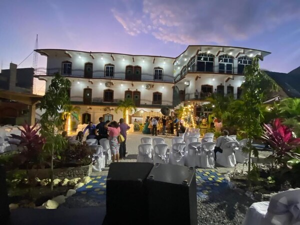 Hotel Y Restaurante Las Adas Y Estrellas - Petén