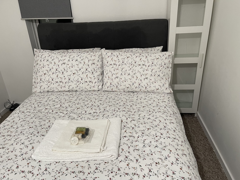 Restful Family House 5 Minutes Walk To Milton Keynes Mall - Milton Keynes