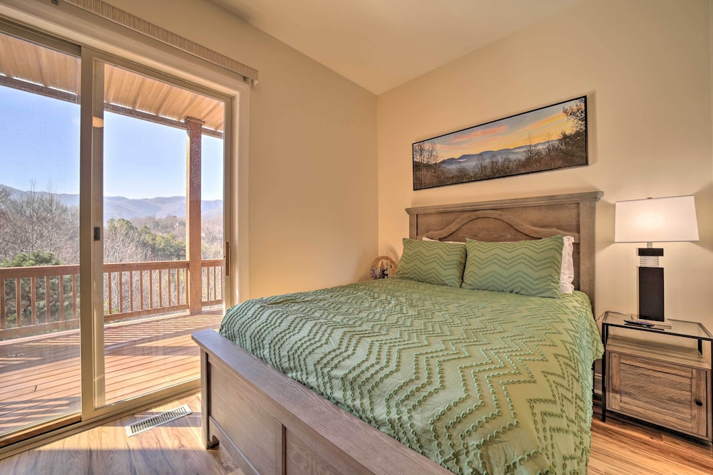 Beautiful Whittier Condo w/ Deck + Mtn Views! - Whittier | Vrbo