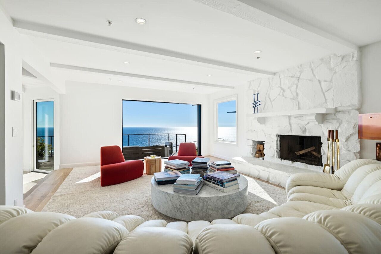 Malibu Hilltop Estate Above Zuma Beach Epic Sunsets, Cedar Spa Tub & Ocean Views - Malibu, CA