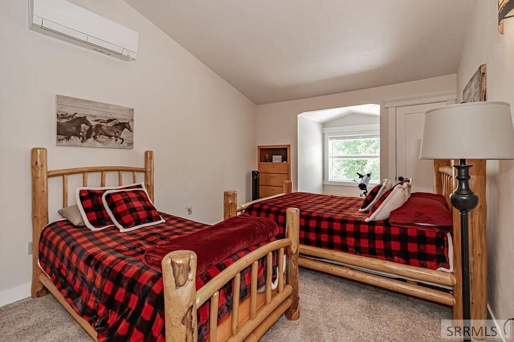 Cabin With Room For Everyone - Swan Valley, ID
