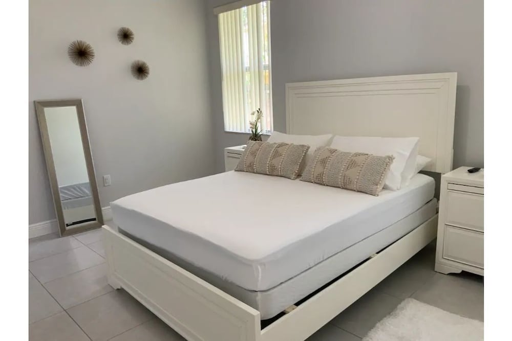 *Entire House South Of Kendall, North Of Fl Keys* - Kendall, FL