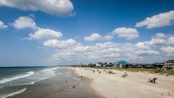 Perto da praia, praia de areia branca
