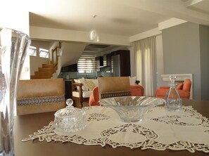 Casa, 2 quartos, fumadores, varanda | Sala de jantar