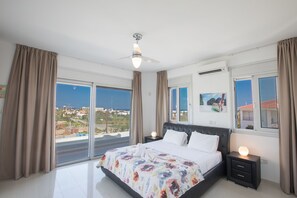 Vila, 5 quartos, piscina particular, vista para o jardim | 5 quartos