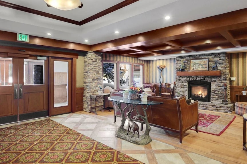 Cozy Ski-in/out Condo: Hot Tub, Great Views, Pool! - 알타