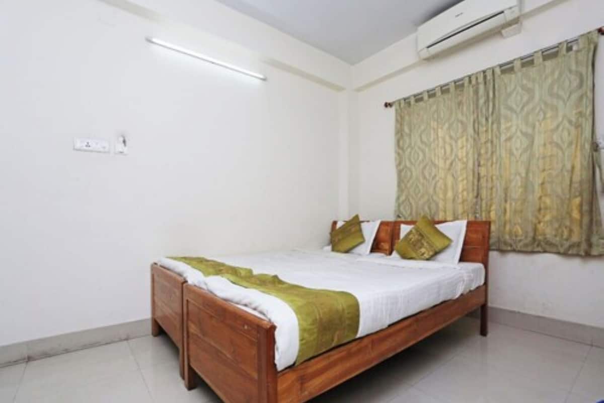 Quarto Duplo Deluxe, várias camas, Vista para a cidade | Lençóis de algodão egípcio, roupa de alta qualidade, secretária