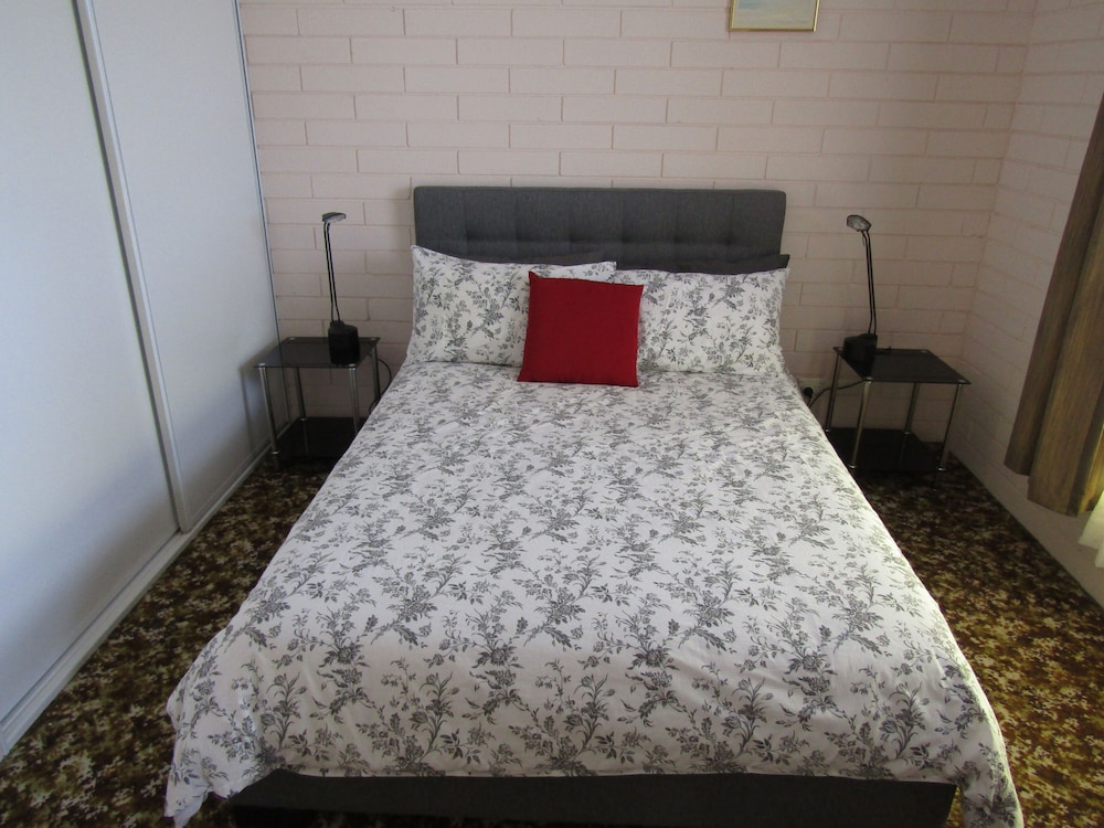 Comfortable 2 Bedroom Unit - Off Peak Special! - Port Vincent