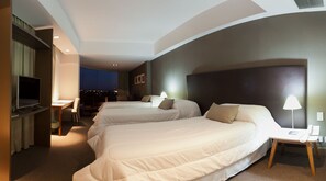 Edredons de pluma, camas com colchões pillow-top, cofres nos quartos