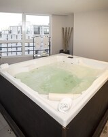 Banheira de hidromassagem, sauna a vapor, tratamentos corporais