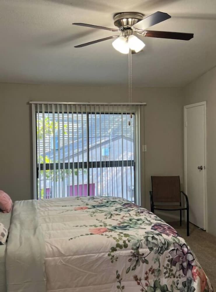 Beautiful 1-bedroom Townhome With Nice Amenities. - Houston, TX