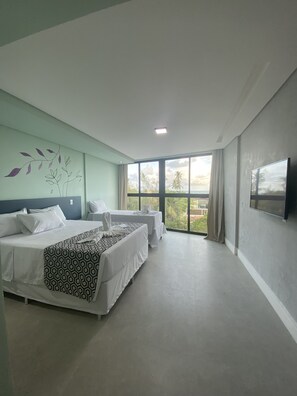 1 quarto, roupas de cama premium, frigobar, escrivaninha