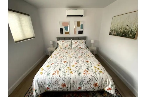 Adorable 2-bedroom Guesthouse Near Downtown Nampa - Nampa, ID