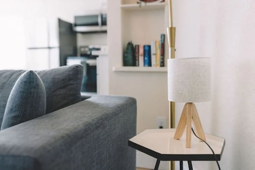 Spacious Apartment 2 Blocks From Downtown Nampa - Nampa, ID