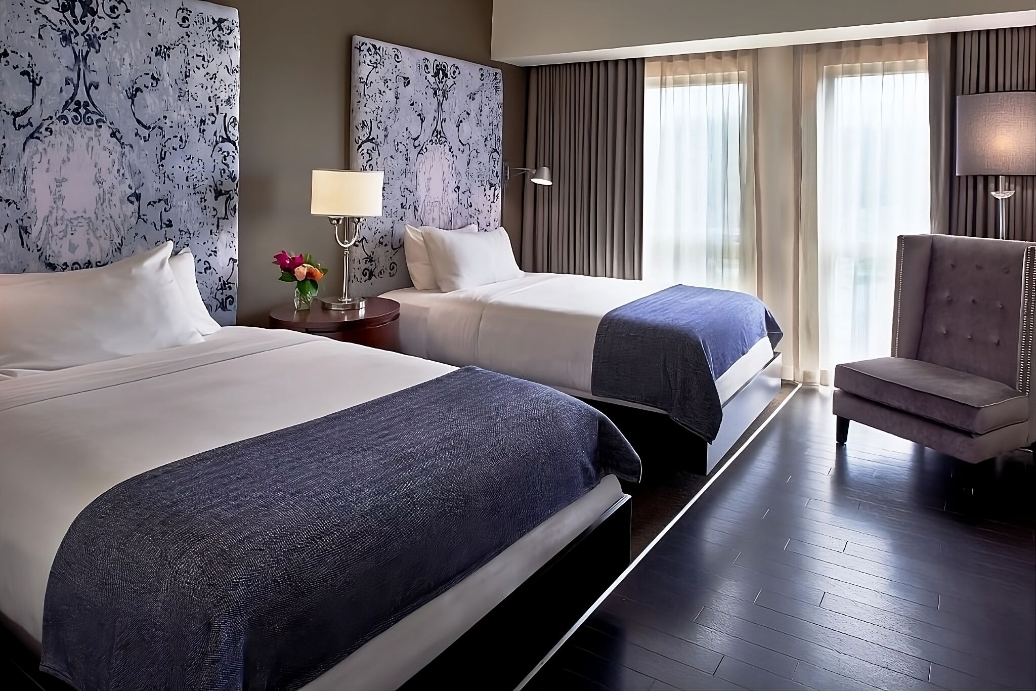 World Class Shopping At Country Club Plaza! Onsite Pool, Pet-friendly Property - Kansas City, MO