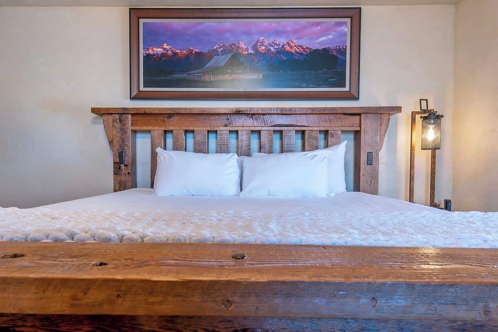 Modern Western Cabin With Hot Tub & Teton Views - Driggs, ID