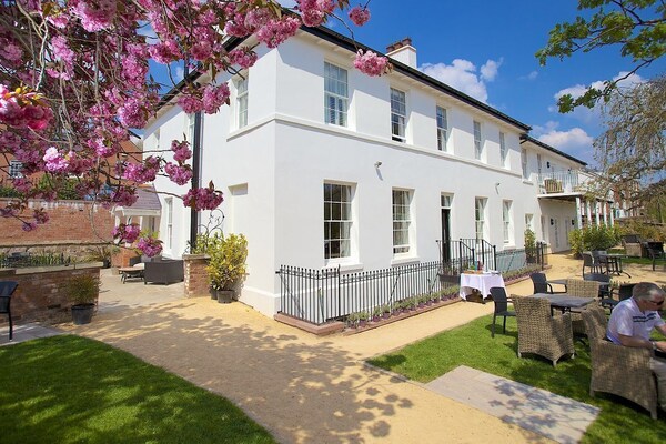 Edgar House -  A Detached House That Sleeps 16 Guests  In 7 Bedrooms - Chester
