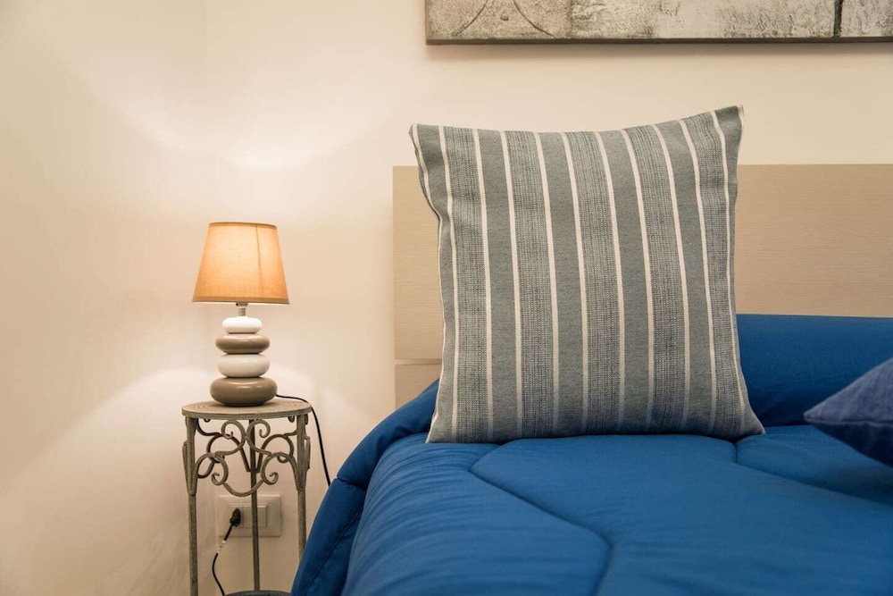 Arco Al Colosseo - Rome