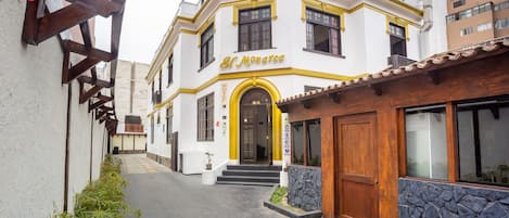 Fachada da propriedade