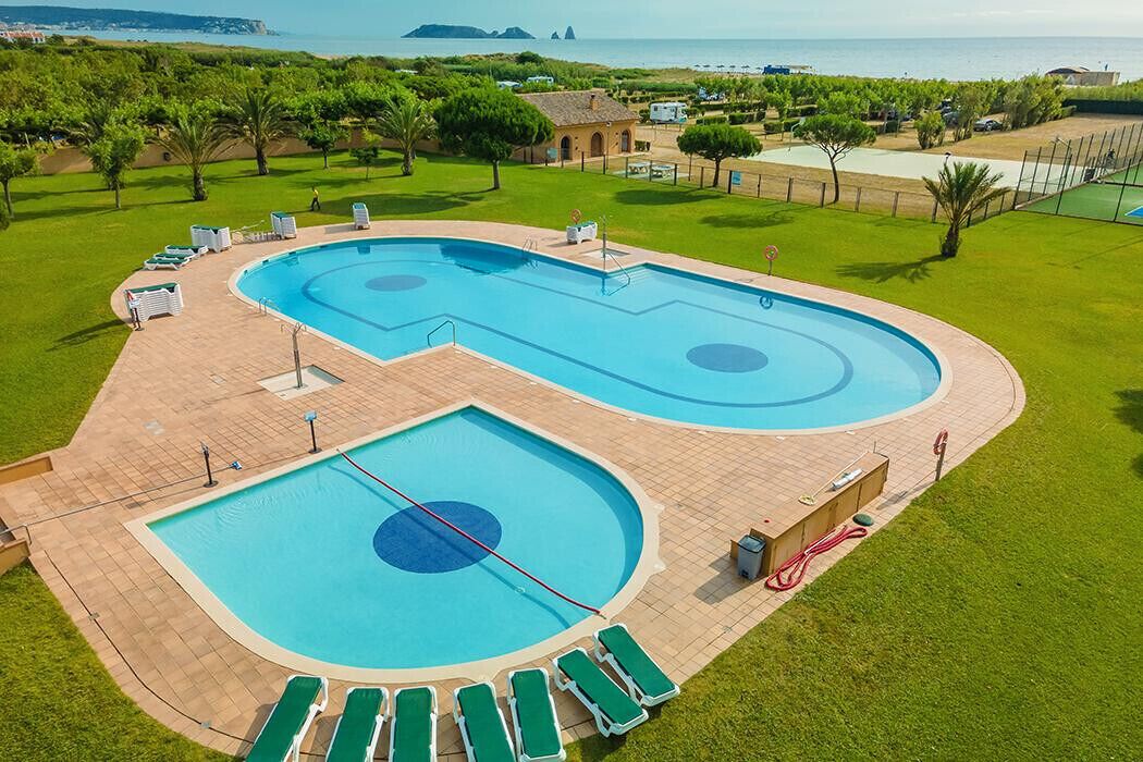 Bungalow Premium | Casa de banho | Um polibã, artigos de higiene pessoal grátis, um secador de cabelo 