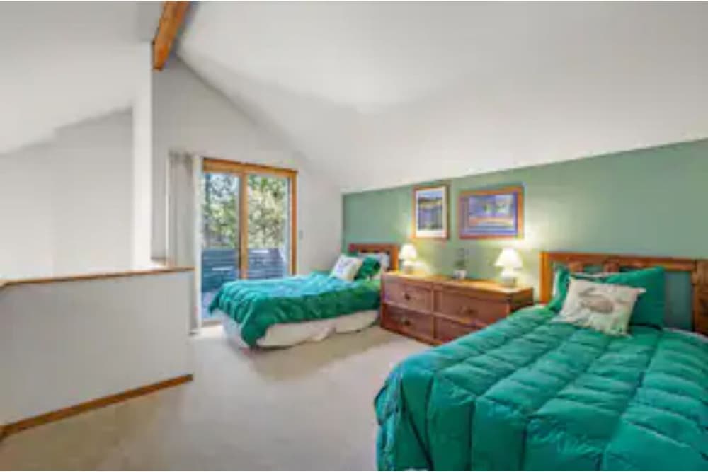 Sunshine Lodge - Sharc!  Hot Tub!  Pets Welcome! - Sunriver, OR