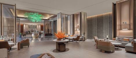 Um hall amplo com área de estar central, um vaso grande com flores laranja e design de interiores moderno.