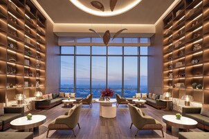 2 bares/lounges 