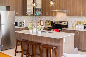 Casa superior | Cozinha privada | Geladeira grande, micro-ondas, fogão, cooktop